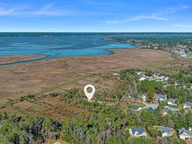 1217 Strange Ct, Morehead City, NC 28557
