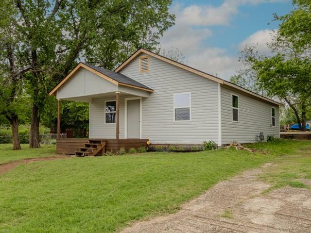 1217 S 12th St, Chickasha, OK 73018