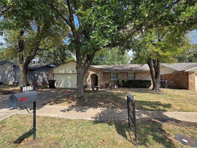 1217 S Gum Ave, Broken Arrow, OK 74012