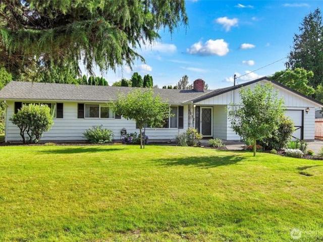 1217 S Walnut St, Burlington, WA 98233