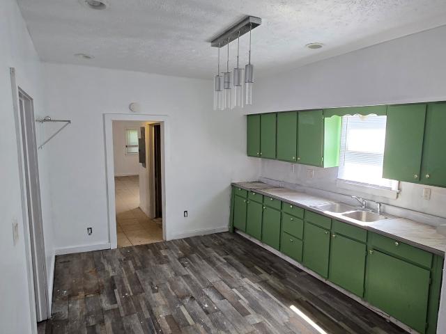 1217 W 31st