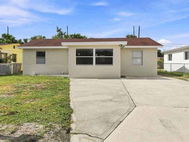 1217 W 32nd St, Riviera Beach, FL 33404