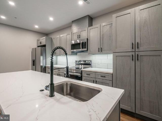 1217 19 E Columbia Avenue # 3