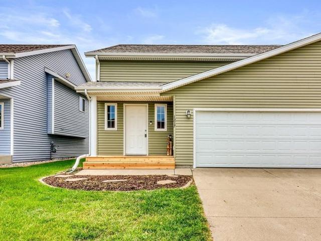 1217 37th Ave S, Moorhead, MN 56560