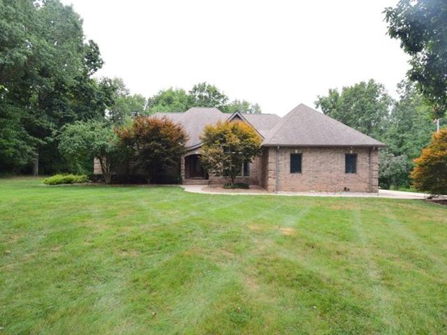 12183 E Hutchison Rd, Mount Vernon, IL 62864