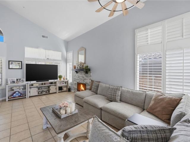 12184 Knoll Crest