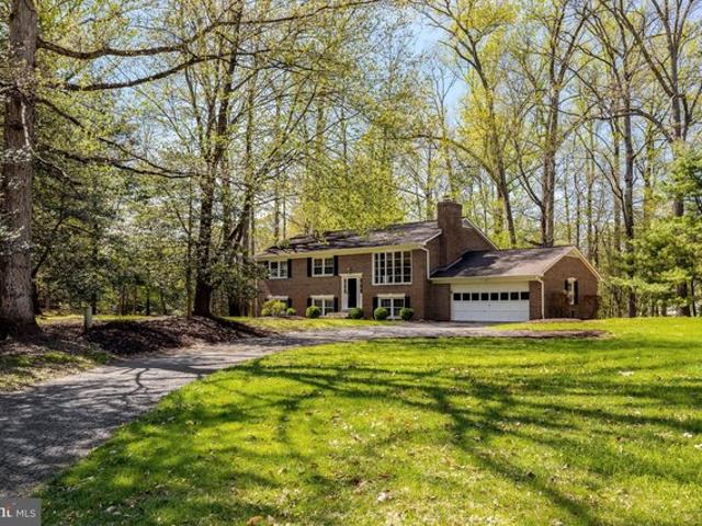 12186 Hickory Knoll Pl, Fairfax, VA 22033