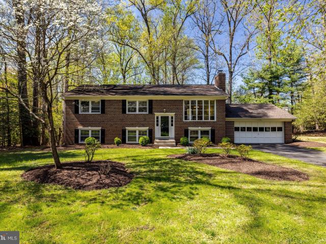 12186 Hickory Knoll Pl, Fairfax, VA 22033 | MLS #VAFX2302 | Compass