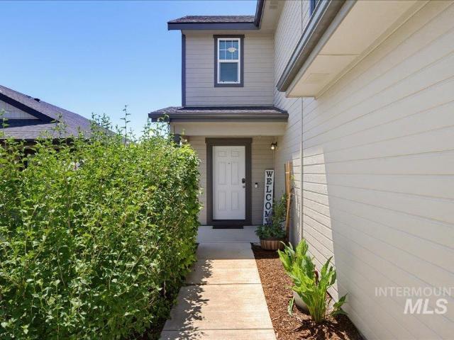 12189 W Greenstone