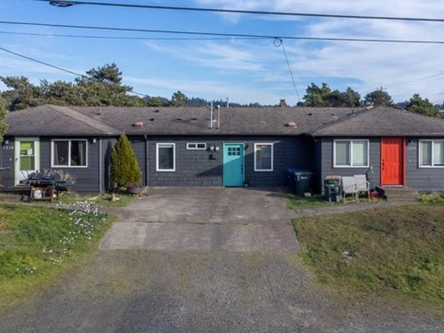1218 NW Lake St, Newport, OR 97365