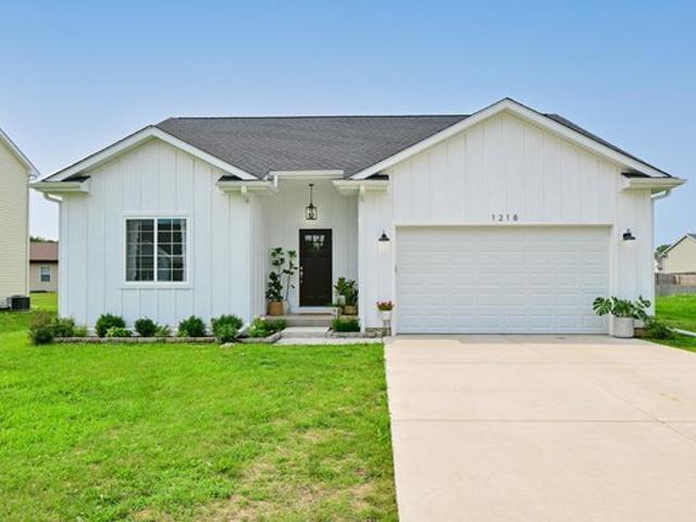 1218 Evergreen Dr, Delavan, WI 53115