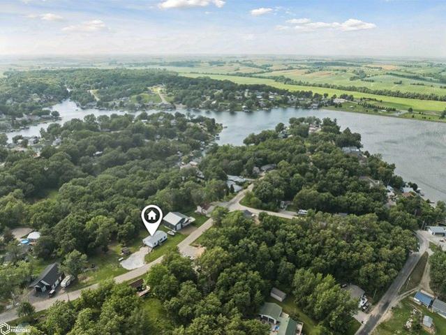 1218 E Ridge Dr, Brooklyn, IA 52211