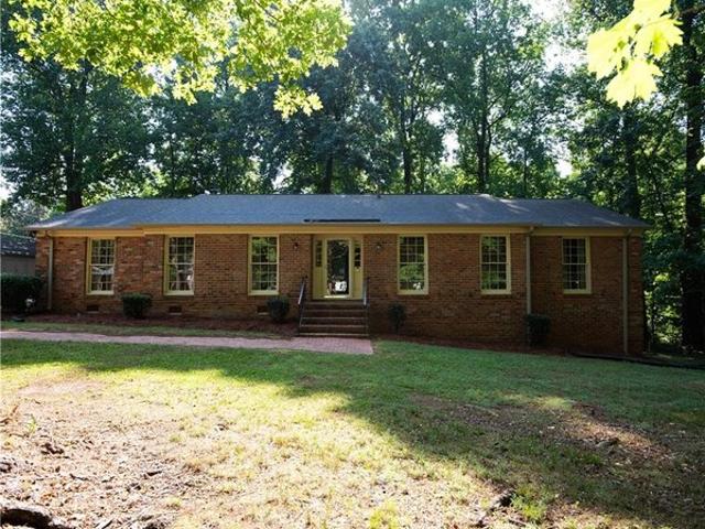 1218 Foxfire Dr, Greensboro, NC 27410