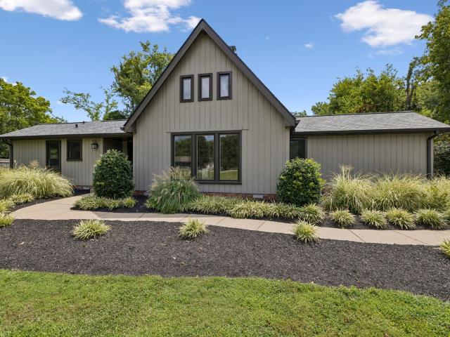 1218 General Macarthur Dr