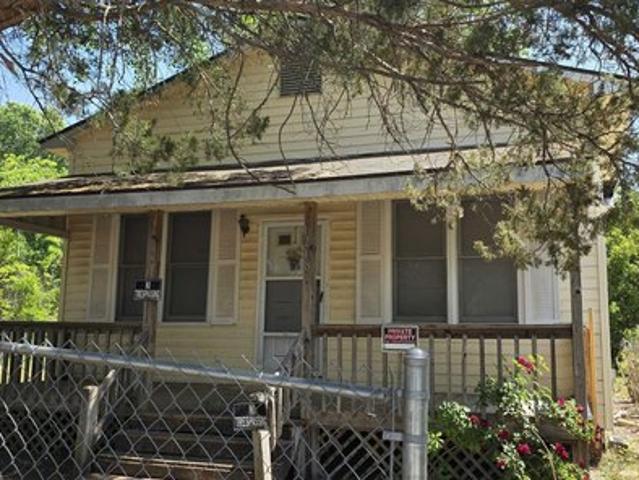 1218 Gordon St, Camden, SC 29020