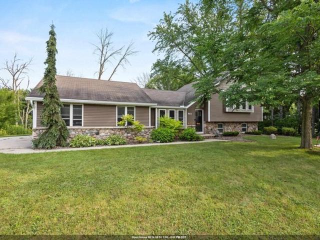 1218 Plateau Heights Rd, Green Bay, WI 54313