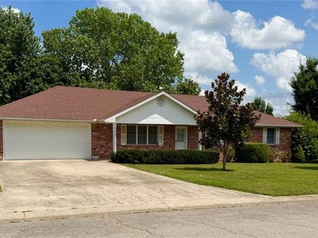 1218 Quail Valley Cir, Lebanon, MO 65536