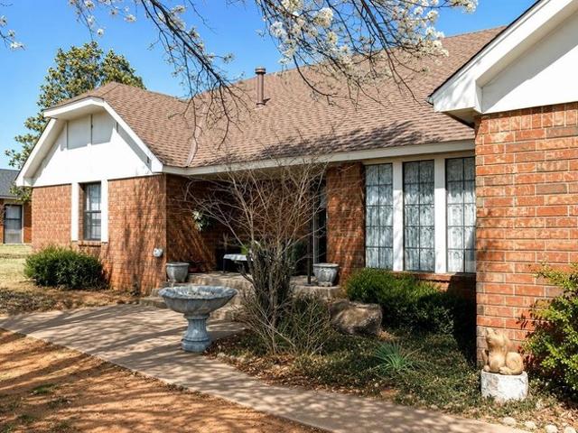 1218 Ridgewood Dr, Lindsay, OK 73052