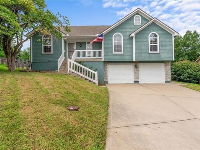 1218 SW Windcrest Ct, Grain Valley, MO 64029