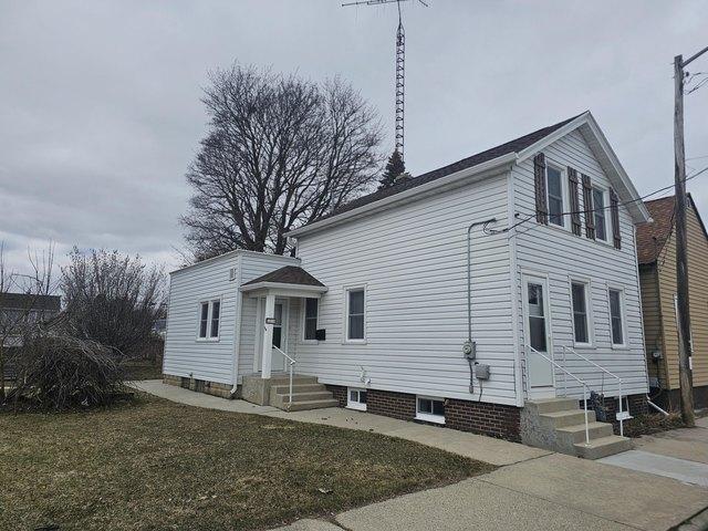1218 S 10th St, Manitowoc, WI 54220