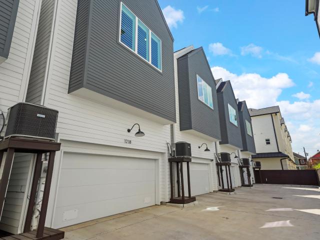 1218 W 24th St, Unit D, Houston, TX 77008 | MLS #86996 | Compass