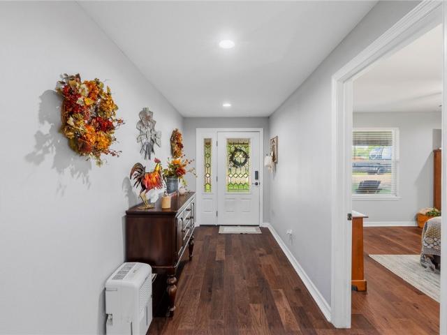 1218 W Richard Avenue
