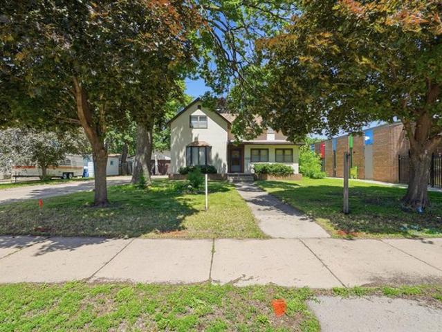 1218 4th St NW, Elk River, MN 55330