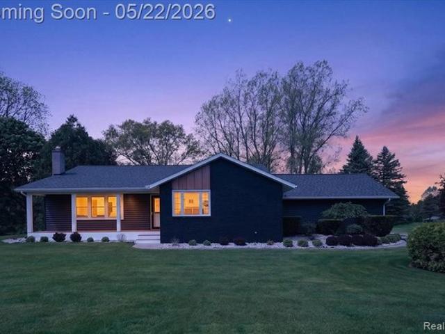 12192 Overlook Dr, Tyrone Township, MI 48430