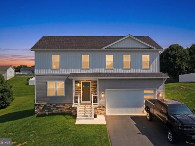 12192 Red Hawk Dr, Waynesboro, PA 17268