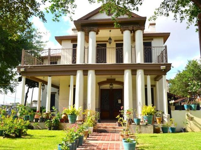 1219 Market St, Laredo, TX 78040