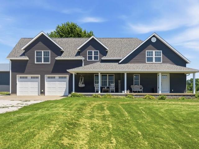 1219 N Mississippi St, Blue Grass, IA 52726