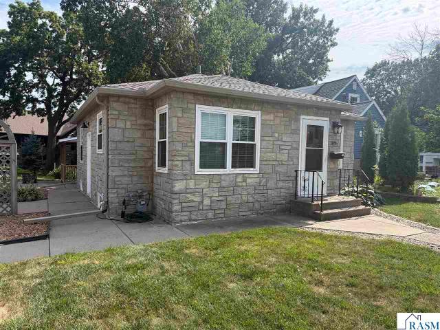 1219 E Main Street