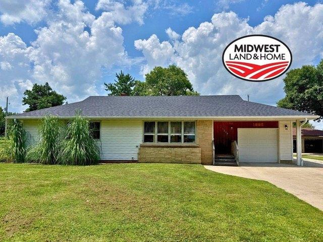 1219 Heights Ave, Marysville, KS 66508