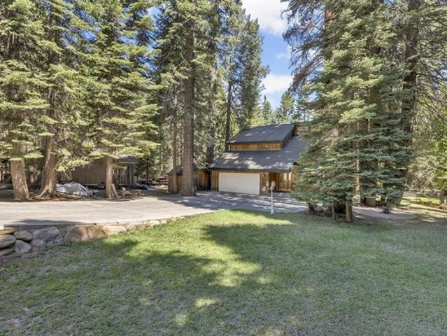 1219 Lynx Rd, Lake Almanor, CA 96137