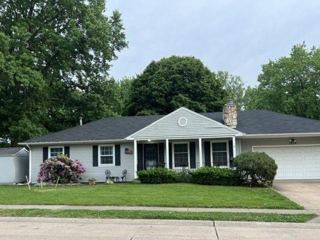 1219 Royal Oaks Dr, Davenport, IA 52806