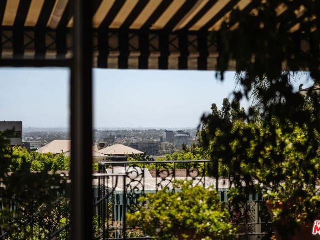 1219 Sunset Plaza Drive 3