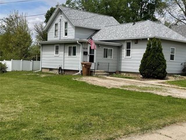 1219 Spencer St, Grinnell, IA 50112
