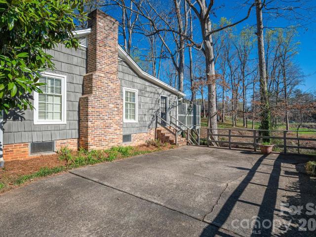 1219 Timberland Drive