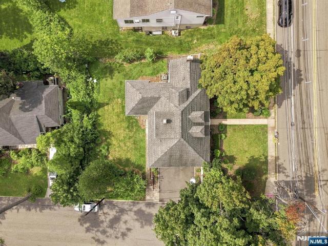 1219 Valley Road