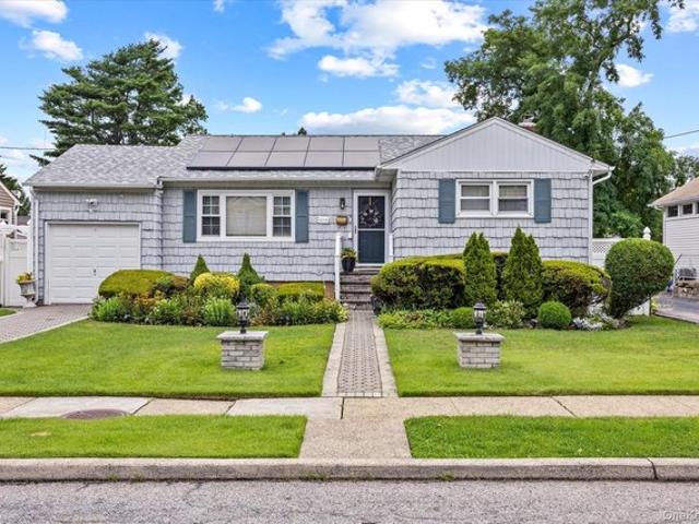 1219 Warwick St, Uniondale, NY 11553