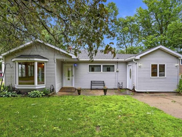 1219 Western Ave, Cedar Falls, IA 50613