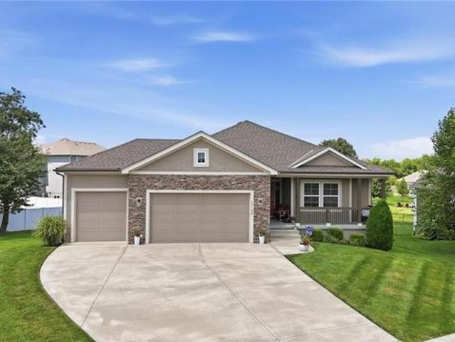 12100 Canna Ct, Peculiar, MO 64078