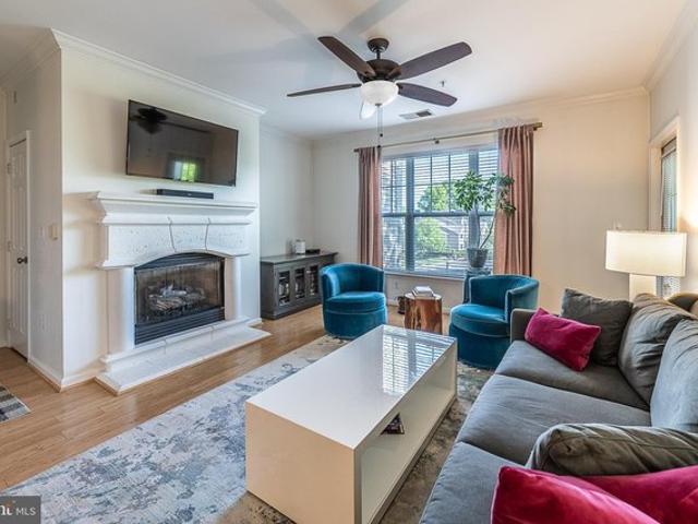 12100 Garden Grove Cir Unit 303, Fairfax, VA 22030