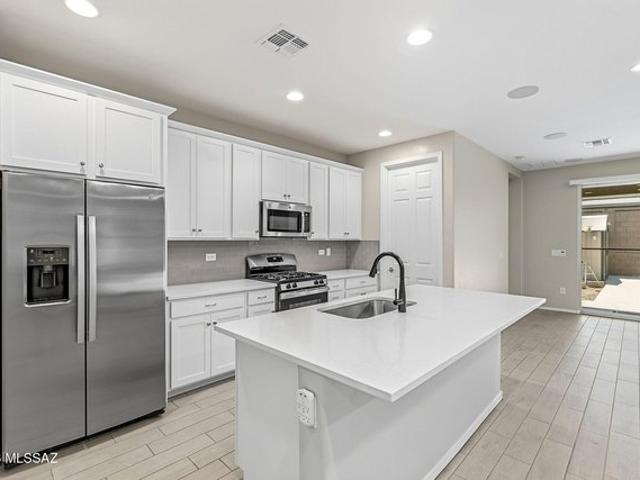 12101 E Ryscott Cir, Vail, AZ 85641