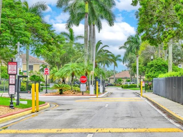 12101 SW 2nd St, Pembroke Pines, US, FL