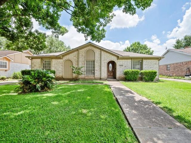 12107 Brighton Ln, Stafford, TX 77477