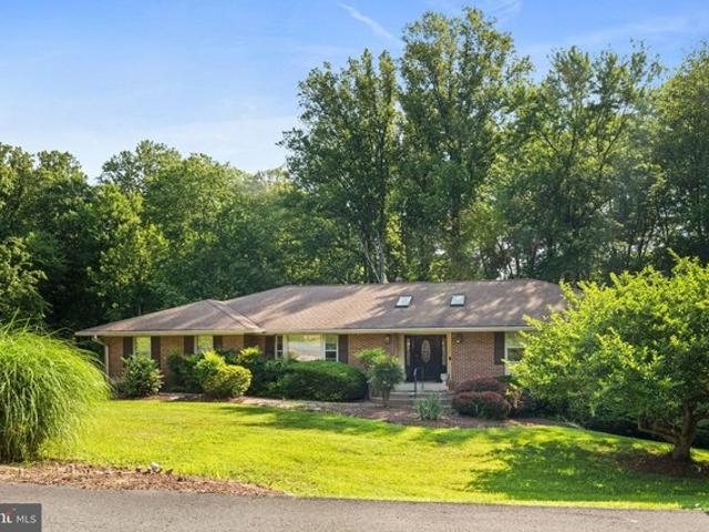 12104 Vale Rd, Oakton, VA 22124