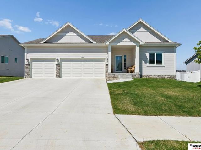 12104 S 107th Ave, Papillion, NE 68046