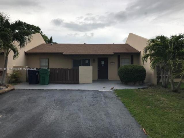 12105 SW 110th St Cir N, Miami, FL 33186