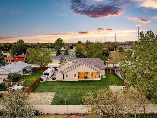 12108 W Reutzel Dr